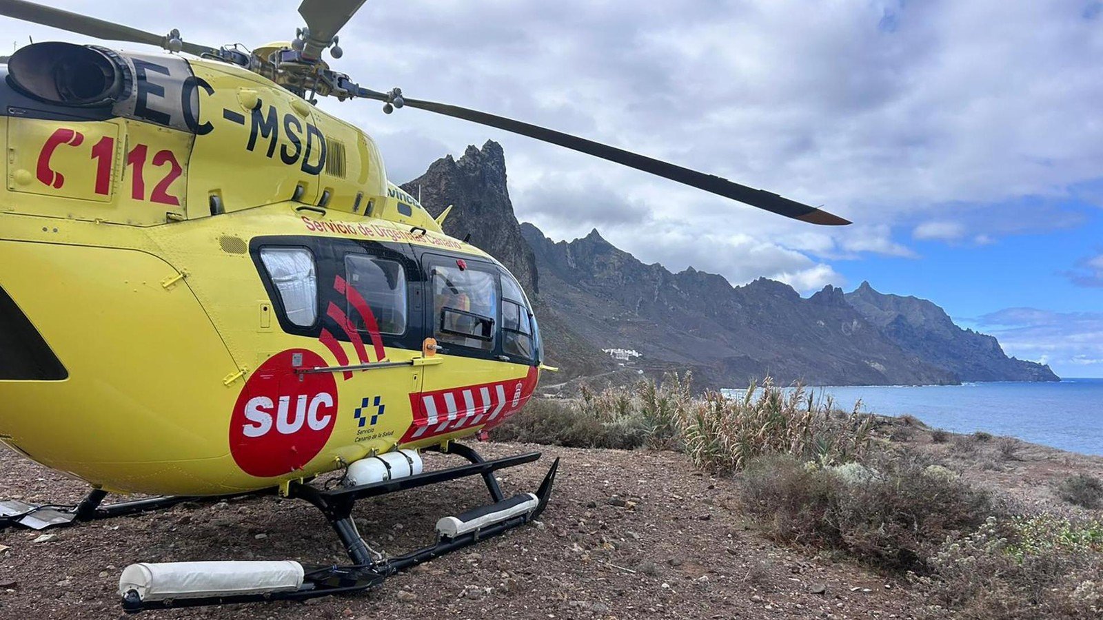 Riesen-Wellen reißen auf Teneriffa drei Menschen in den Tod | ABC-Z - ABC-Z