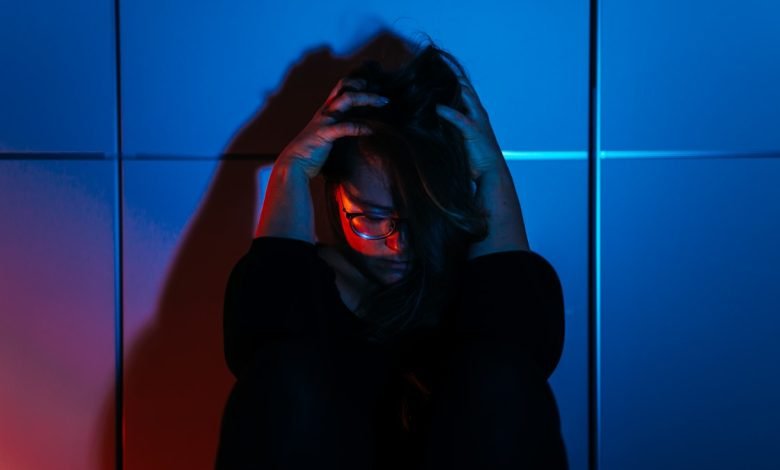 Das Team bespricht den nächsten Fall – promovierter Physiker, 40 ...