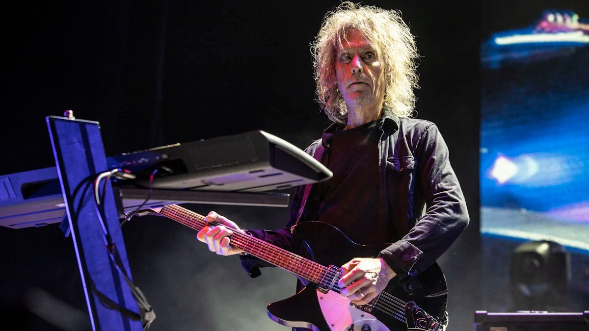 Perry Bamonte: Gitarrist und Keyboarder von „The Cure“ ist tot - Kultur ...